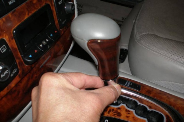 Gearshift - W220 S-Class Encyclopedia