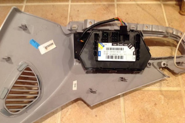 Door control module - W220 S-Class Encyclopedia