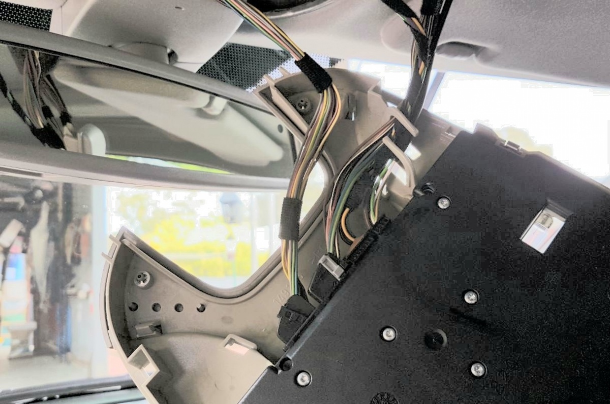 Overhead Control Panel (OCP) (N70) - W220 S-Class Encyclopedia