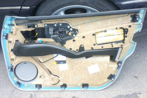 Front doors - W220 S-Class Encyclopedia