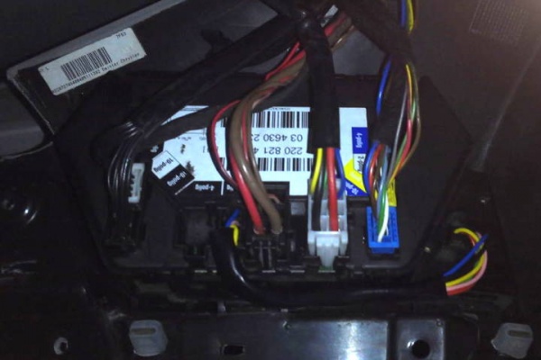 Door control module - W220 S-Class Encyclopedia